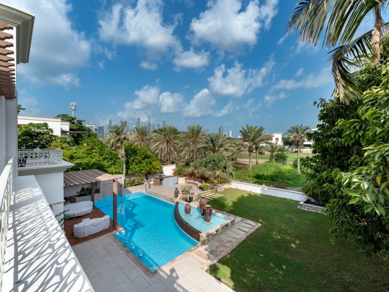 Luxury Villas for sale in Emirates Hills | LUXHABITAT