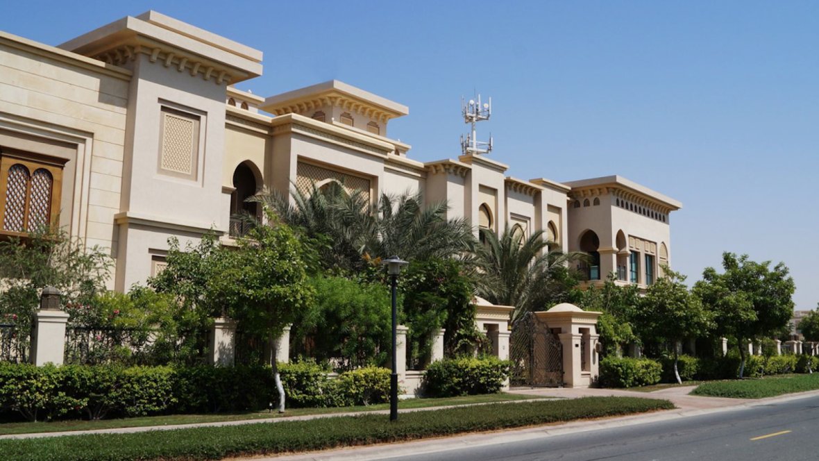 Emirates Hills Area Guide - Location Map, Amenities & Community ...