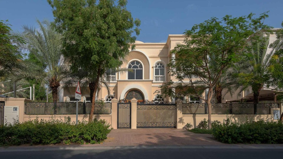 Emirates Hills Area Guide - Location Map, Amenities & Community ...