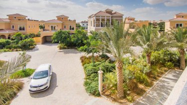 Living in United Arab Emirates: Area & Neighborhood Guides | Luxhabitat ...