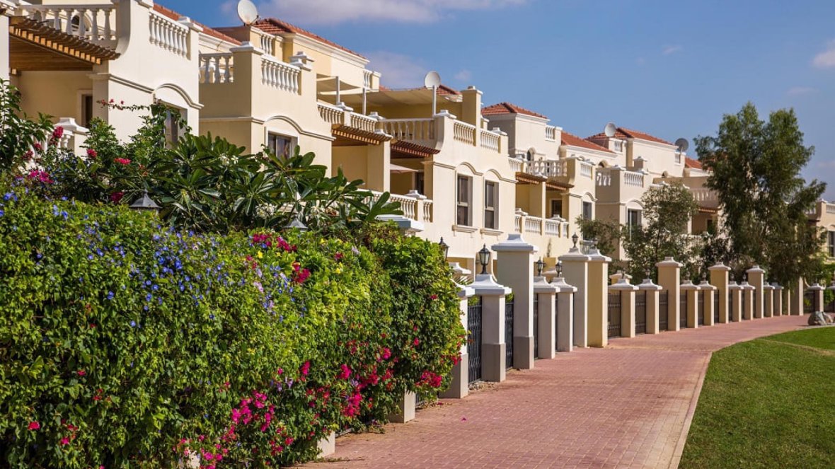 Al Hamra Village Area Guide - Location Map, Amenities & Community ...